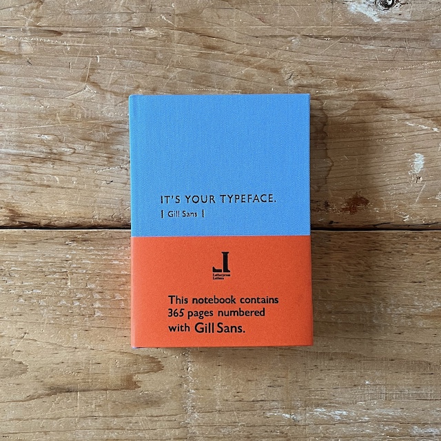タイプフェイスノートブック GILL SANS スカイブルー｜モノづくりを楽しむサイト cotora monora (コトラモノラ)